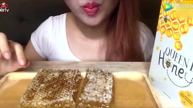 The oversized honeycomb honey tastes super cool, and the comfortable ...