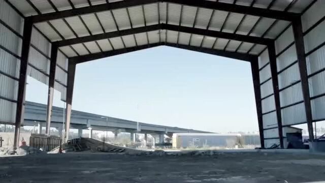 Rotating and jumping without stopping, the pickup can still be opened ...