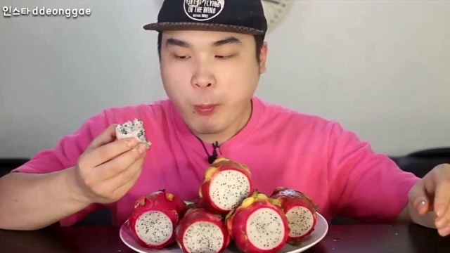 Korean food broadcast: donkey eat dragon fruit, lemon, watermelon ...
