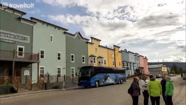 These buildings abroad are so personal, colorful, really beautiful ...