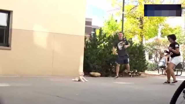 Street prank: I want to move instantly on the side of the road ...