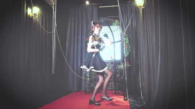 Miss legs and sisters show dance skills, whether it is white silk or ...