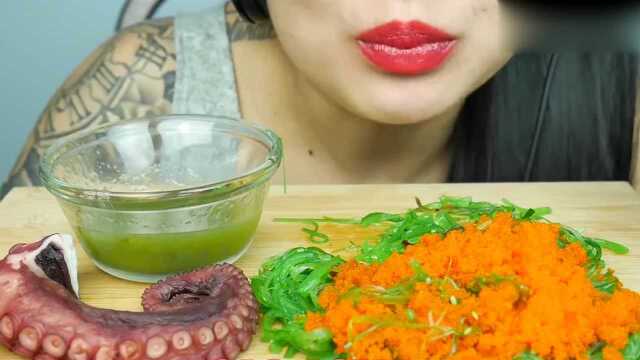 Octopus + seaweed salad + flying fish roe, chewing sound is superb ...