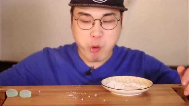 Live food show: South Korea Ouba eat "soft candy + salt bar" is sweet ...