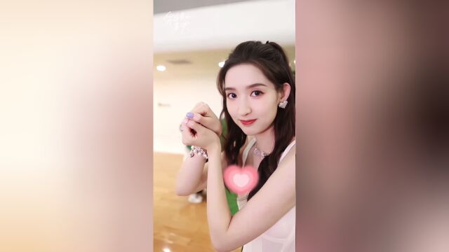 BTS: Wang Yuwen stretched out her hand to conjure Xin Qi Quanquan, a family of three happily ...