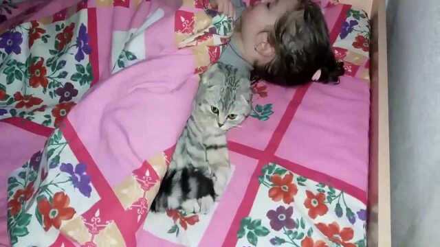 I was caught by my mother when I was sleeping in a small loli, and ...