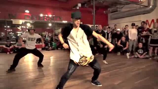 น้องชายคนเล็กเต้นการเคลื่อนไหวภาคพื้นดินเป็นจังหวะมาก! ทำไมคุณยังคงนั่ง ...