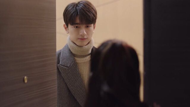 To corner and kiss her at her place, he stepped into Older Gilfriend's ...