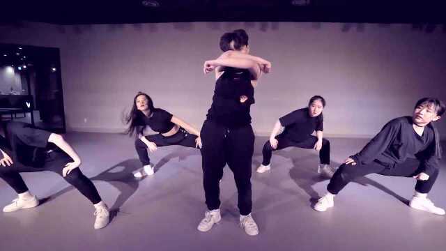 Several foreign dancers perform dance together, and the dance movements ...