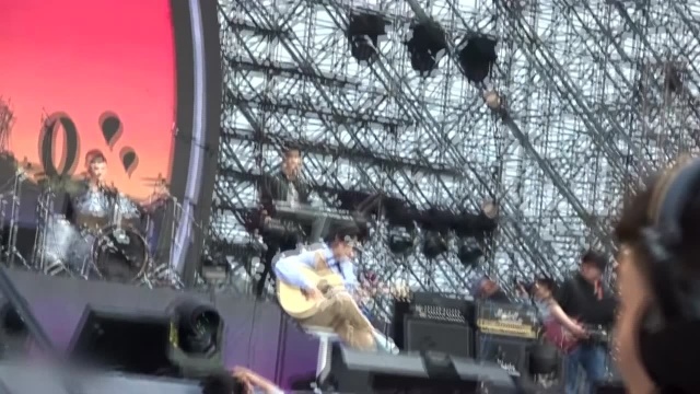 Liao Juntao: Guitar Mastery at the Music Festival - ช่องฟรี - จีน ...