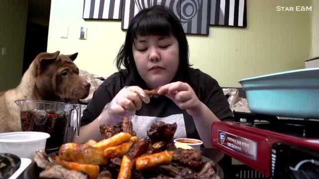 Super appetite! Korean chubby girl, chewing roast pork ribs, then ...