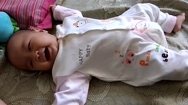 The little baby is so gratifying, it’s so cute to dance with joy and ...