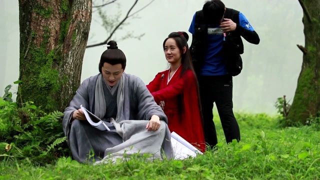 Listening Snow Tower مشاهدة على الانترنت