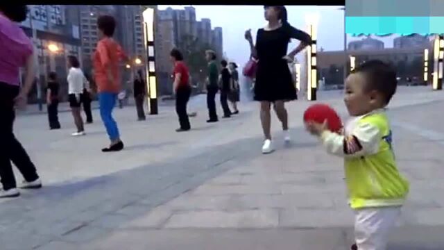 Meng Bao มีขนาดเล็กมากฉันจะเต้นรำกับป้าและมันสนุกมาก - ชมวิดีโอออนไลน์ ...