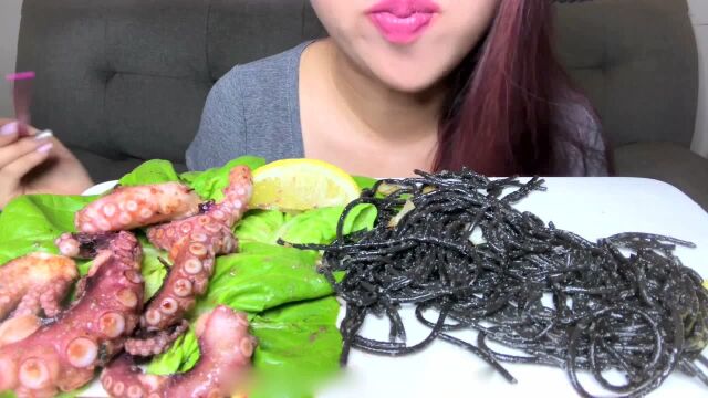 Miss Sister has octopus on the side of the cuttlefish. مشاهدة على الانترنت