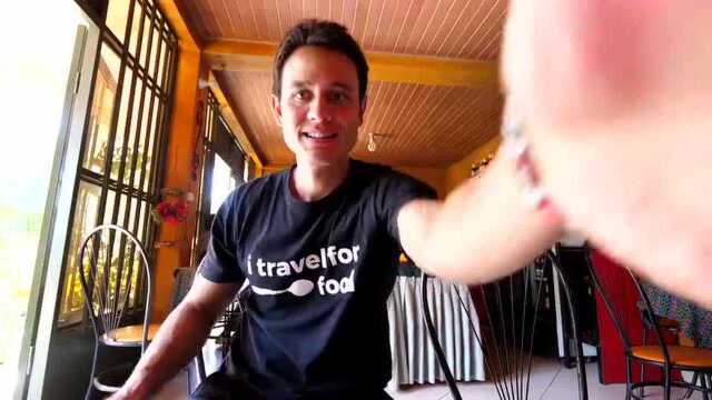 Thai little brother Mark Wiens: The small fish is just right, you can ...