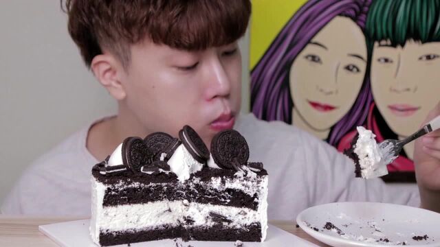 KOREAN JAX eats Oreo cream cake! Why are you always confused and eating ...