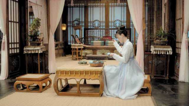 Xie Xiaoman decided to help. She took Ming Gu's group fan and ...