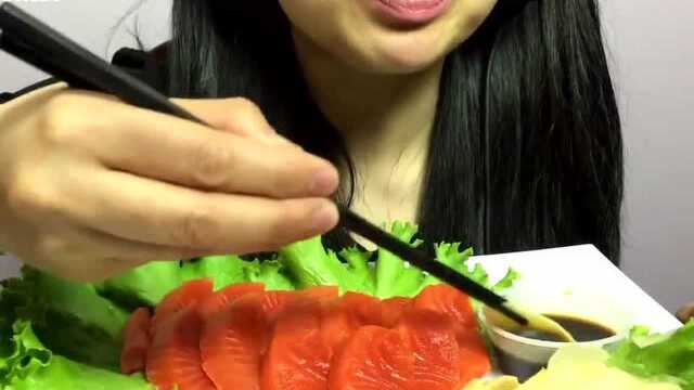 Korean girl eats salmon sashimi and chews soy sauce and tastes ...