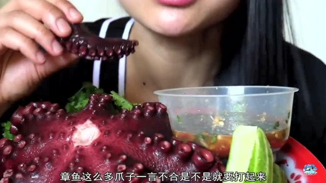 Miss Sister live to eat delicious big octopus, a bit of sound is so ...