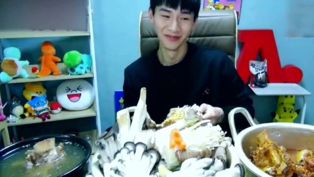 Big stomach king Mercedes-Benz brother eat stewed pork ribs and boiled ...