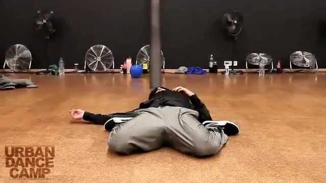 A man who is a god in the street dance, a wonderful performance of the ...