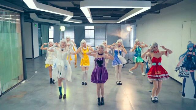 Cosplay jump house dance, Miss Amber love cycle holographic image cos ...