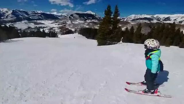 The skier who is not skiing high is skiing too, this is really a child ...