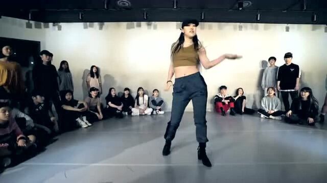 น้องสาวของ Miss Gao Yan กำลังมาเต้นรำกับ Steve Aoki เพื่อแฟน ๆ หล่อมาก ...