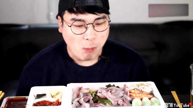 กษัตริย์ท้องใหญ่กินจานปลากินยากสนุกเกินไป - ชมวิดีโอออนไลน์ คุณภาพระดับ ...