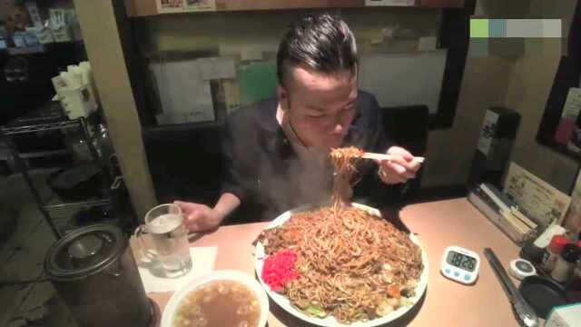 Japanese younger brother, after eating 6 kg of fried noodles in one ...