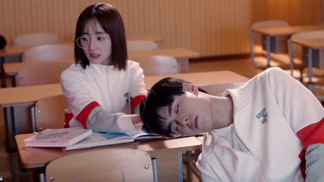 "รักมืด" tidbits: สิ่งที่ slommy! ดวง! หัวของนายฮูเจ็บ - ชมวิดีโอ ...