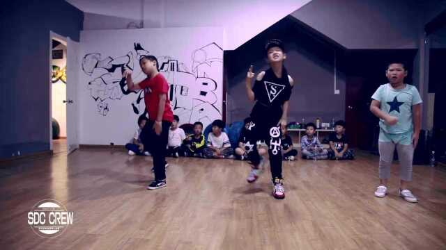 Cool children's street dance choreography show is basically not lost ...