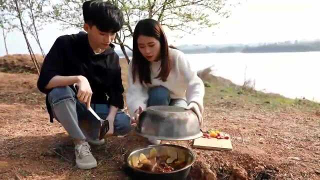 Office Ono: Ono y chicos guapos en el picnic del bosque de flores de melocotón, pétalos ...