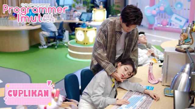 Cute Programmer | Cuplikan EP19 Yicheng Diam-diam Membantu Lu Li | 程序员那么可爱 | WeTV【INDO SUB ...