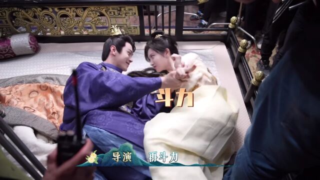 BTS: Li Ni and Cui Lin "rolling" on the bed | Wonderland of Love ...