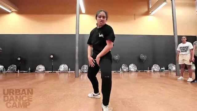 Miss super-popular foreign lady, dancing dance "Everybody Mad" dance is ...