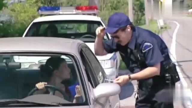 Foreigner traffic police uncle hairstyle is very fashionable, really ...