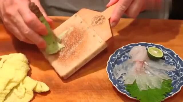 Did the flying fish sashimi have not been eaten? Look at the Japanese ...